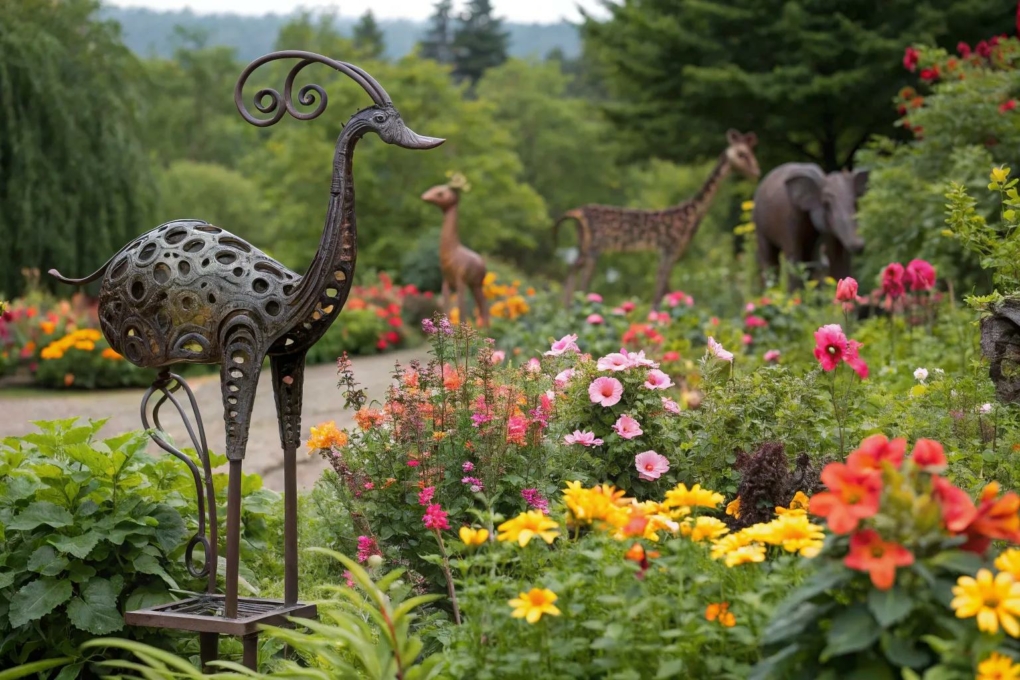 15+ Creative Welded Metal Yard Art Ideas
