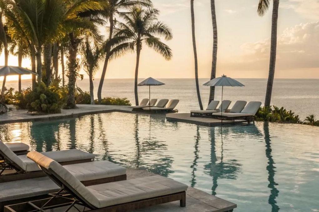 13+ Inspiring Backyard Pool with Swim-Up Bar Ideas