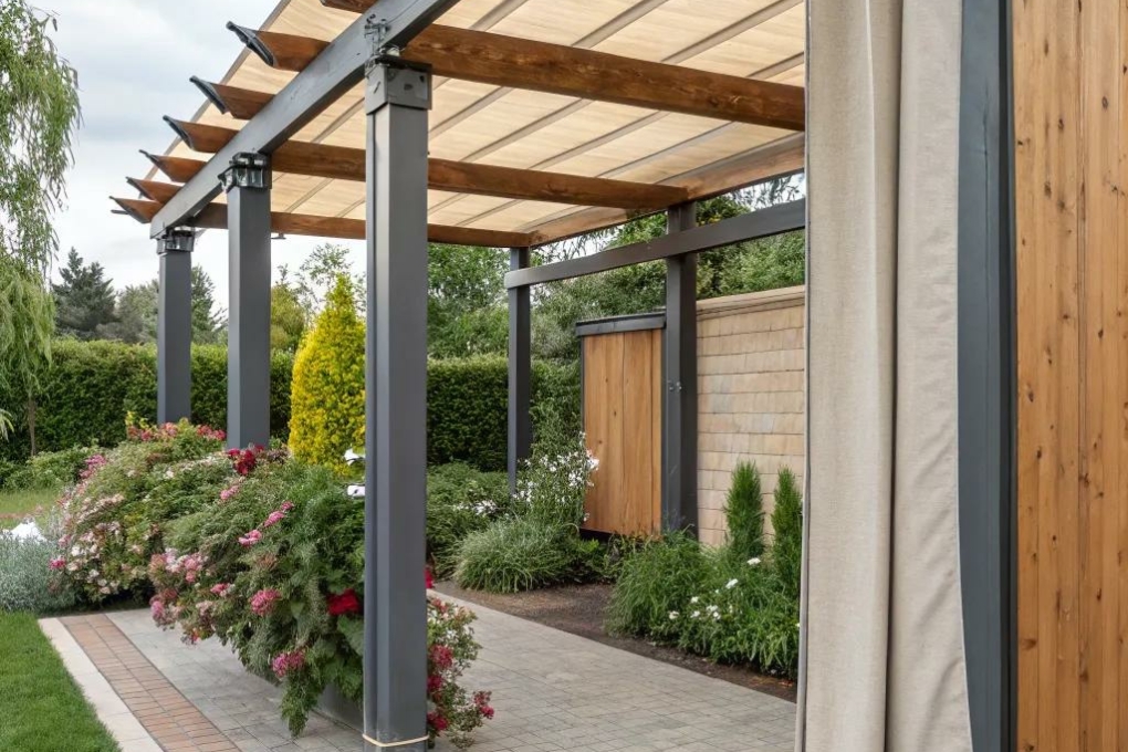 18+ Creative Deck Wall Ideas for Stylish Outdoor Spaces