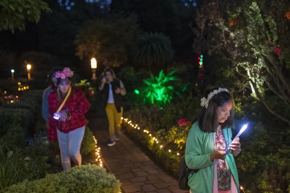 19+ Fun Glow in the Dark Party Ideas Outside